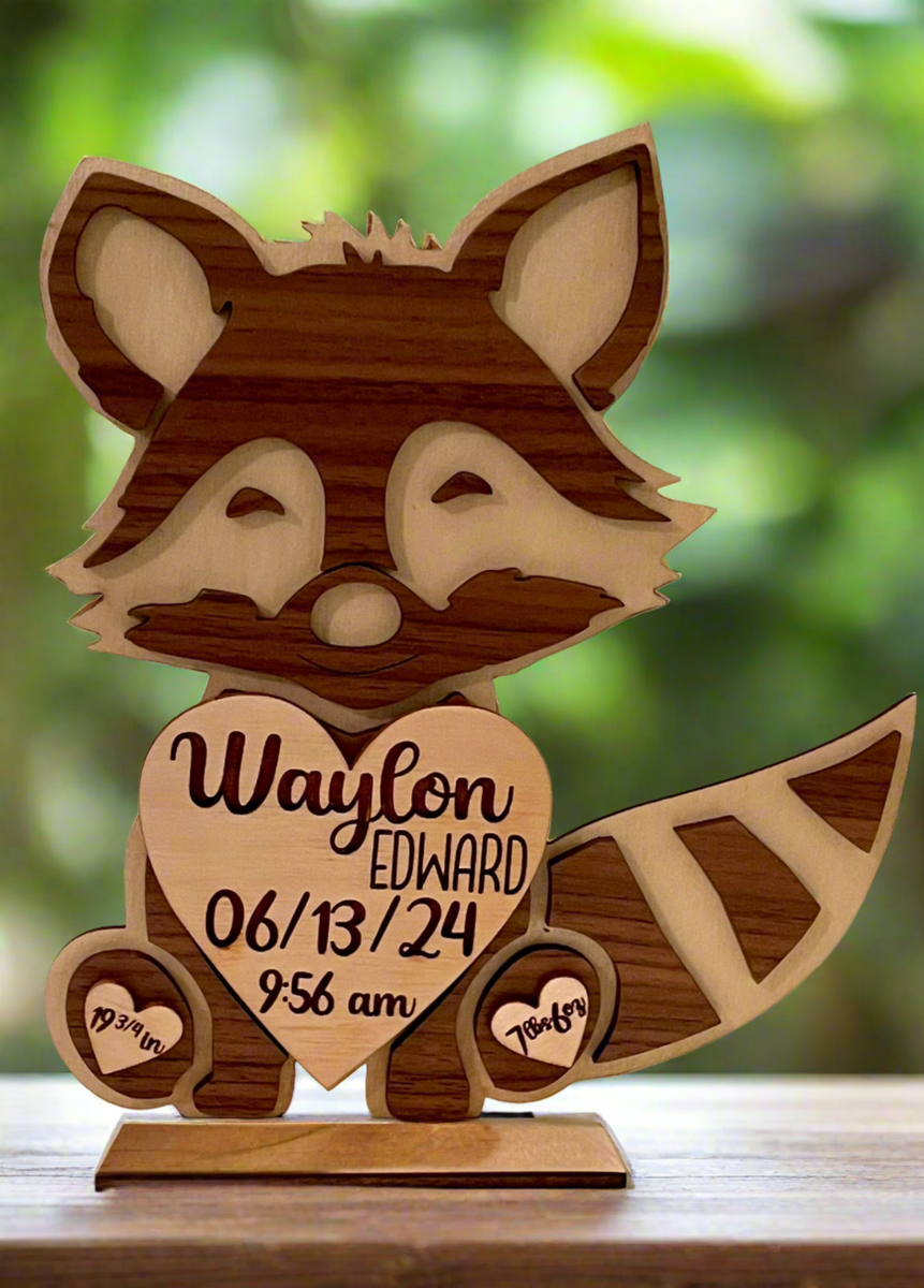 Wood Raccoon Baby Announcement Sign – no worries studio